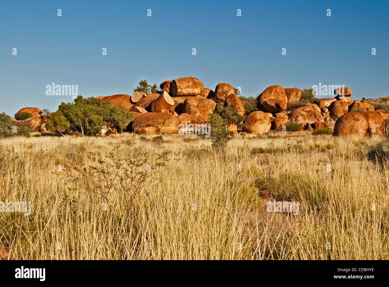 DEVIL'S MARBLES, NORTHERN TERRITORY, NT, AUSTRALIA, OUTBACK Stock Photo ...