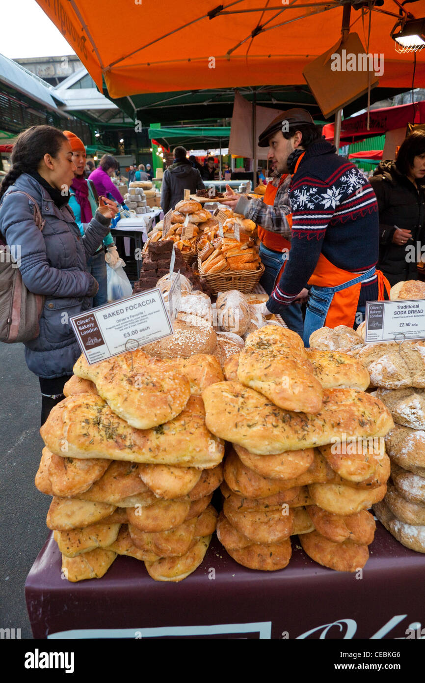 Market stall bread display hi-res stock photography and images - Alamy