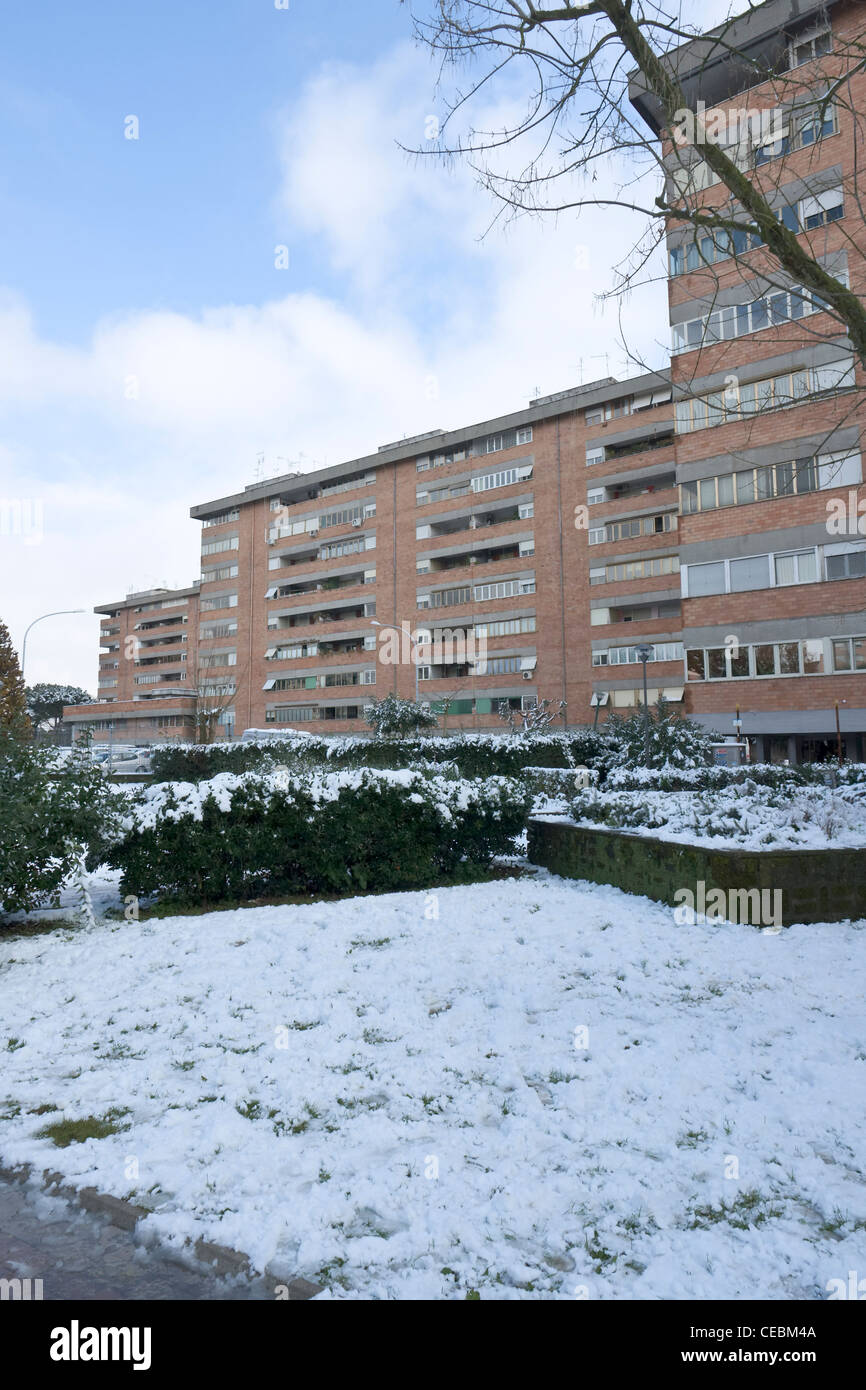 Rome apartment block hi-res stock photography and images - Alamy