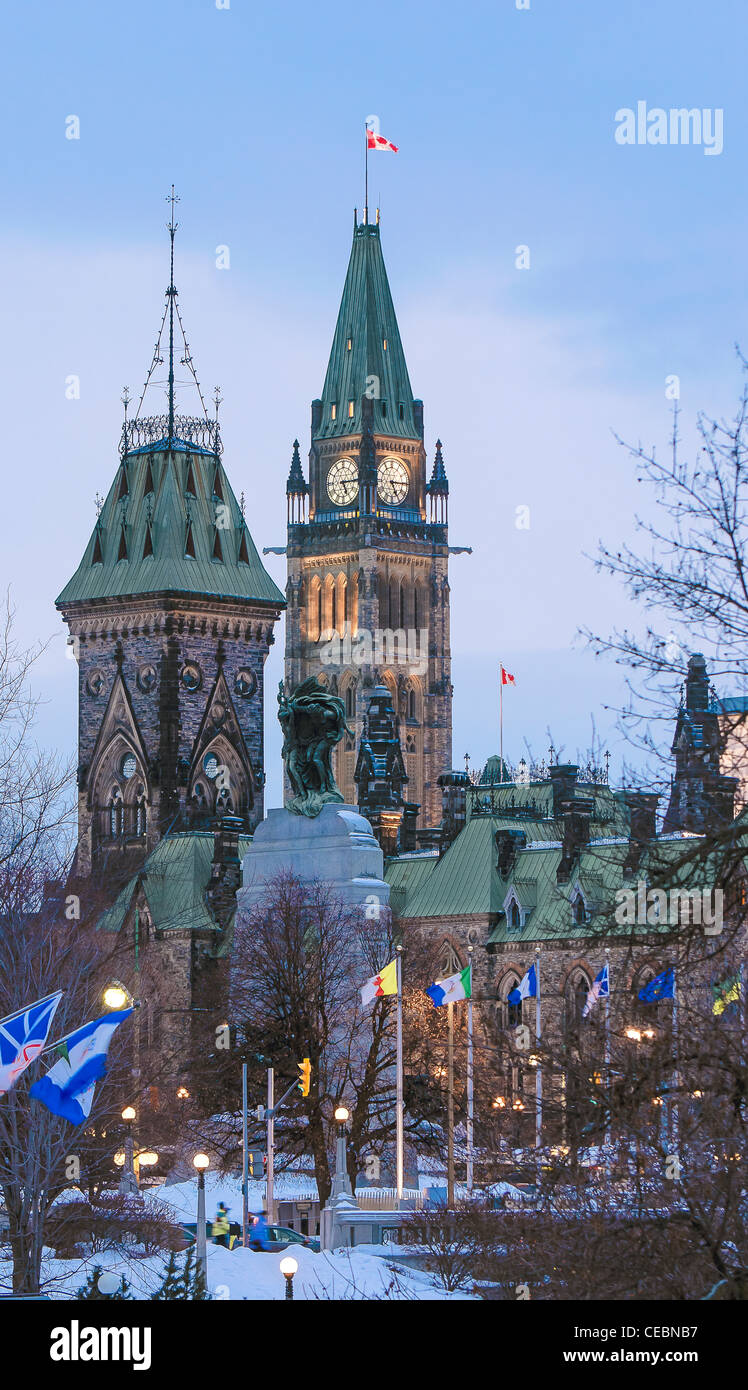 Blue hour tower blocks hi-res stock photography and images - Alamy