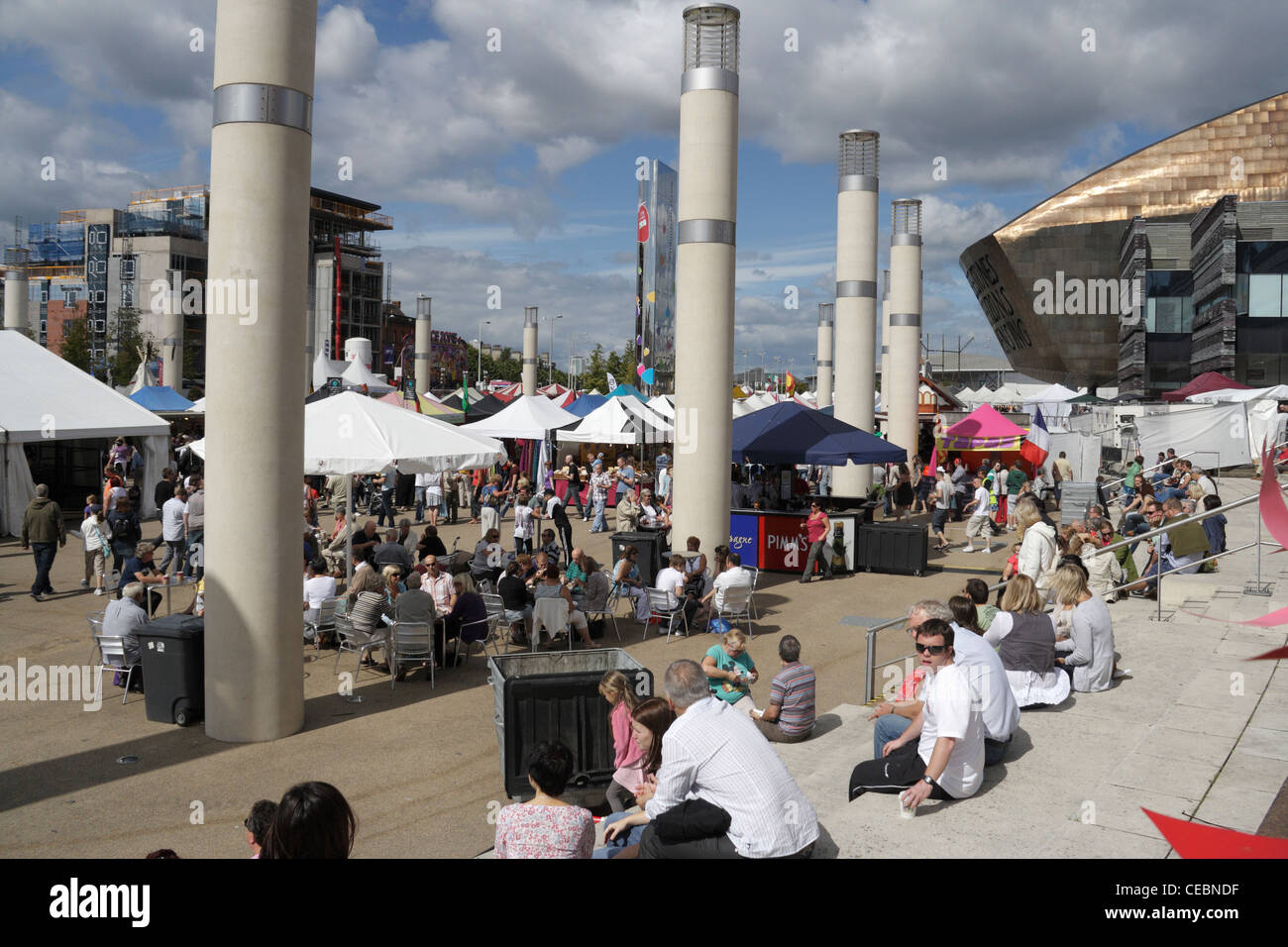 Crowds in cardiff hi-res stock photography and images - Alamy