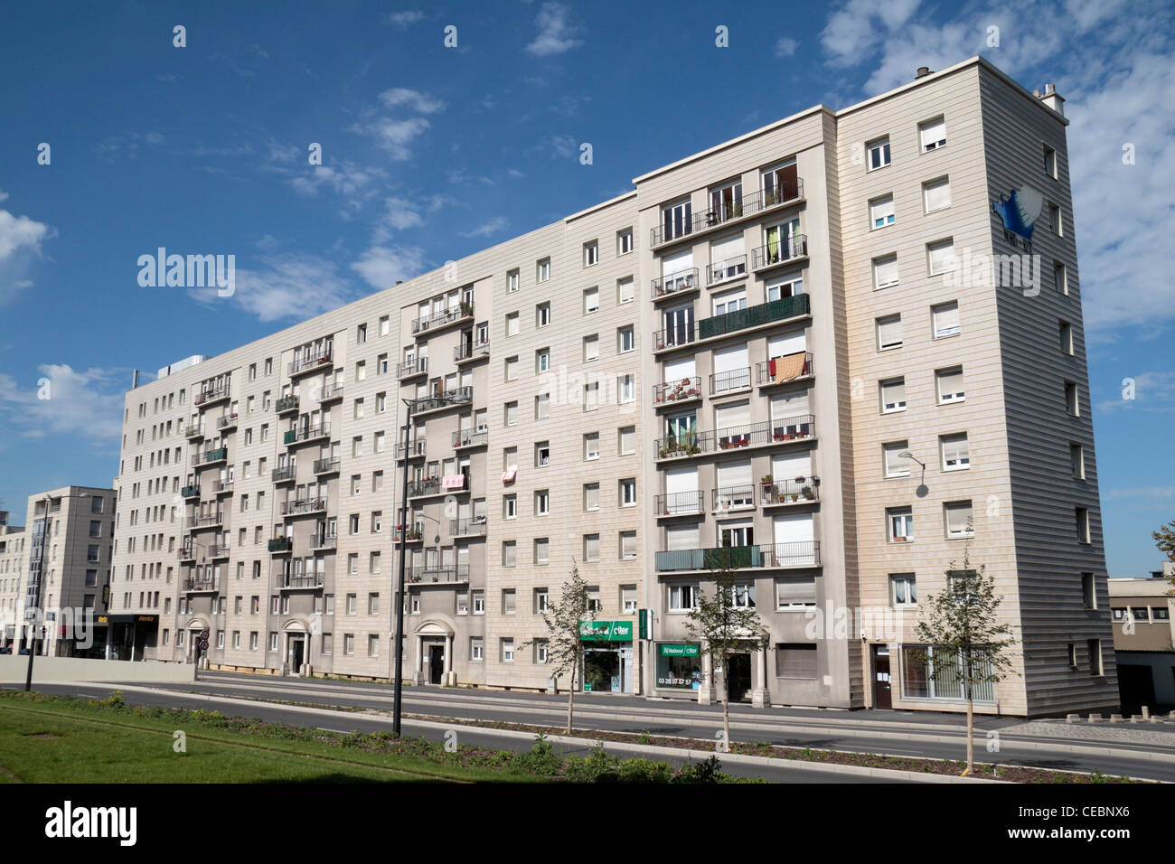 France historic apartments block hi-res stock photography and images ...
