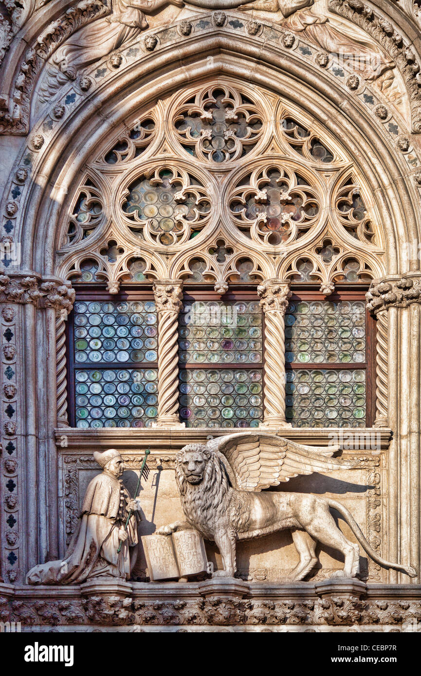 The Winged Lion and the Doge Francesco Foscari statues on the top of ...