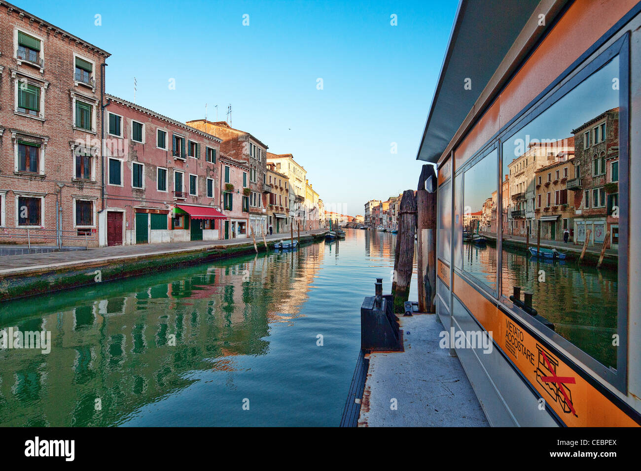 Boat stop, Cannaregio Canal, Venice, Italy Stock Photo - Alamy