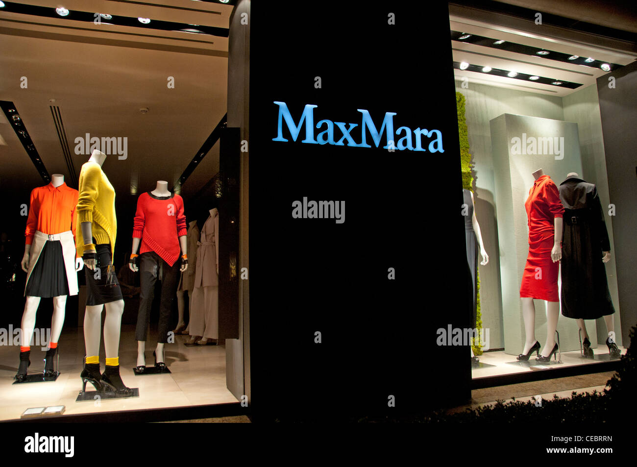 Max Mara Store Paris Avenue Montaigne high fashion designer couturier ...