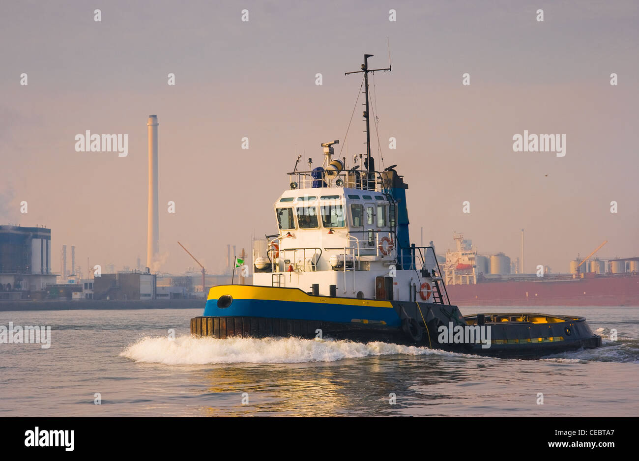 Tug boat in river hi-res stock photography and images - Alamy