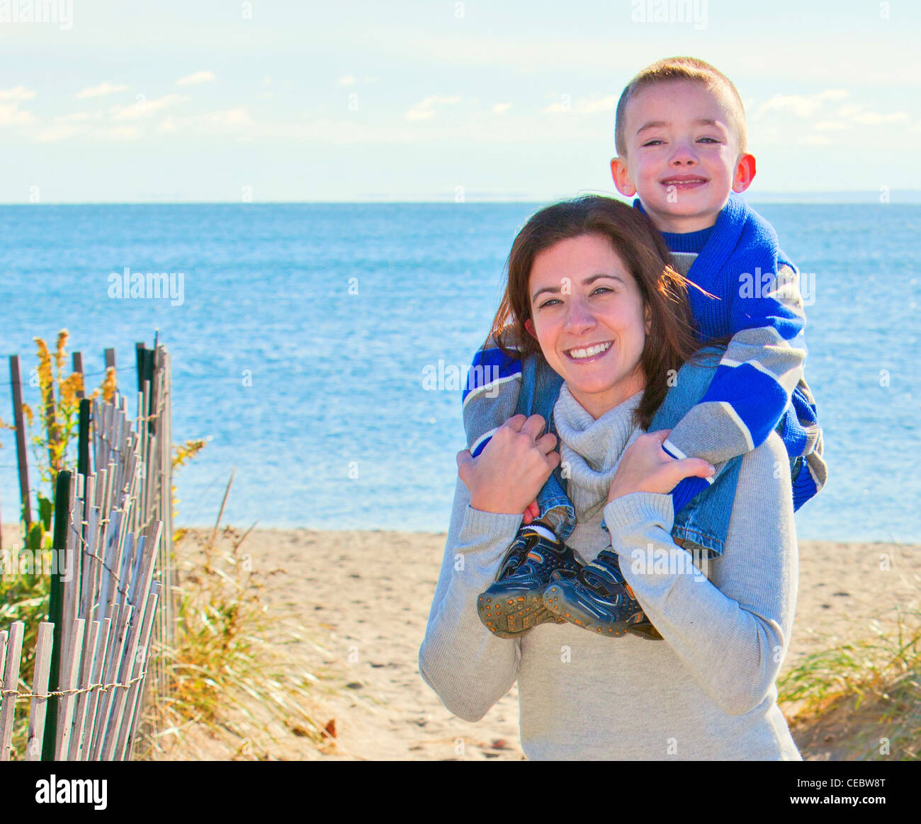 Shoulder ride beach hi-res stock photography and images - Alamy