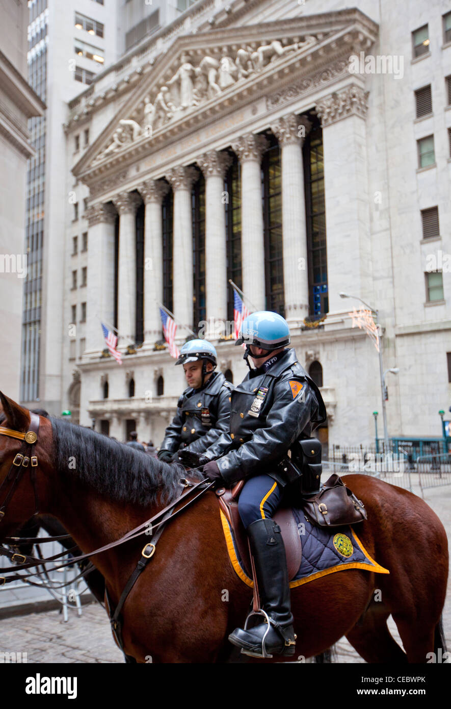 Nypd mounted police hi-res stock photography and images - Alamy