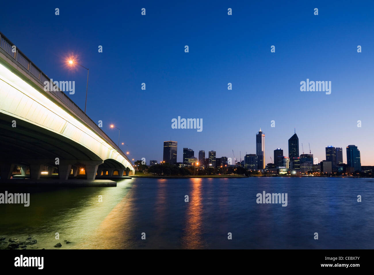 Narrows Bridge and Swan River, with city skyline in background. Perth ...