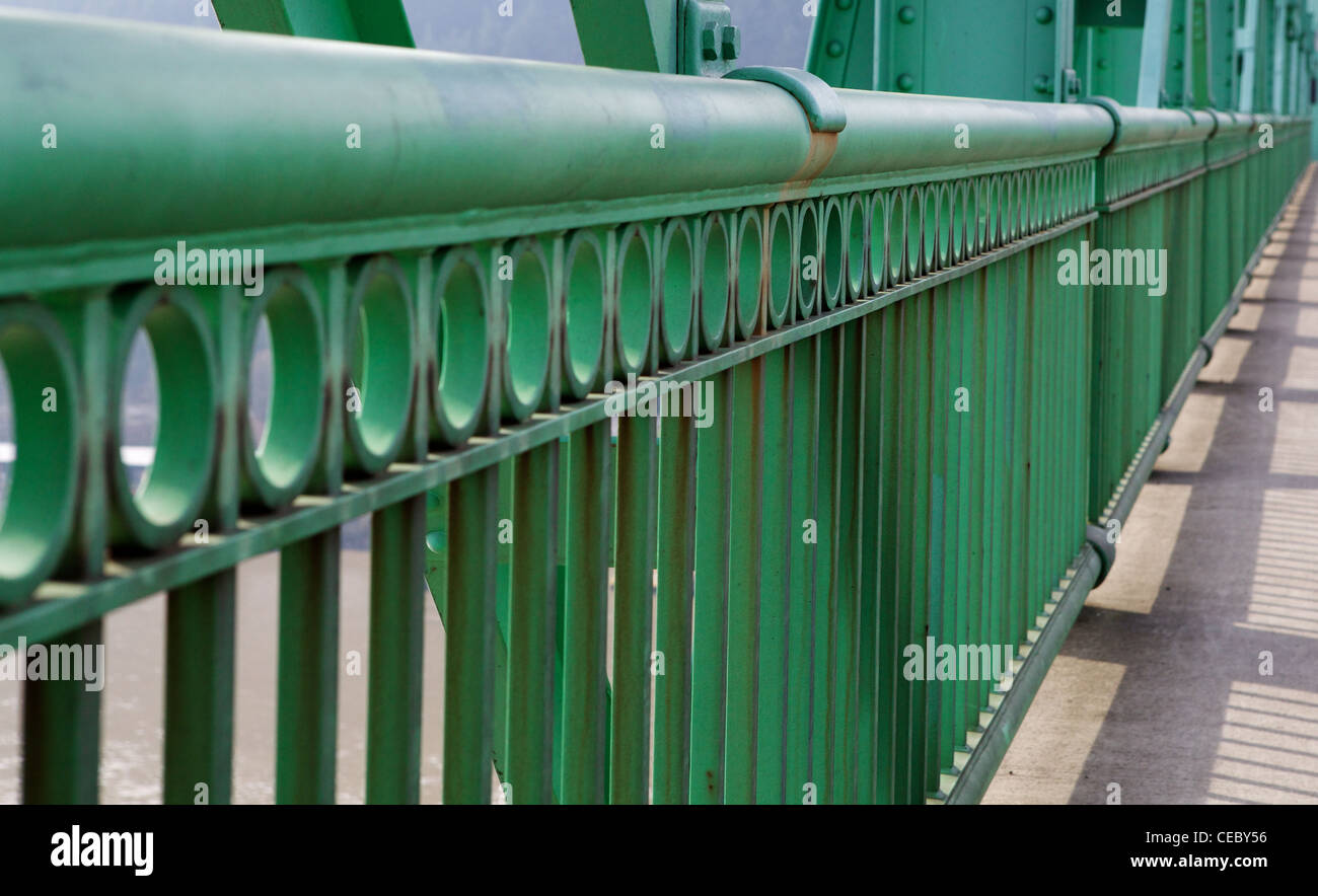 Metal cable railing hi-res stock photography and images - Alamy