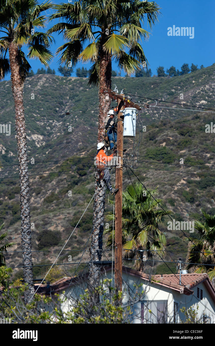 Repairing power lines hi-res stock photography and images - Alamy