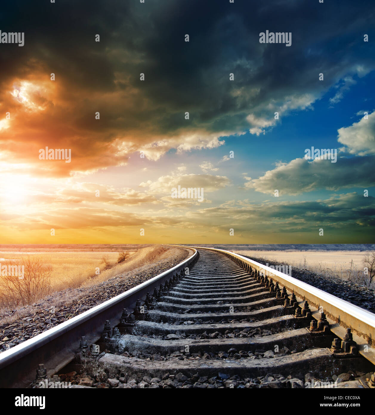 Long road for horizon under blue sky hi-res stock photography and images - Alamy
