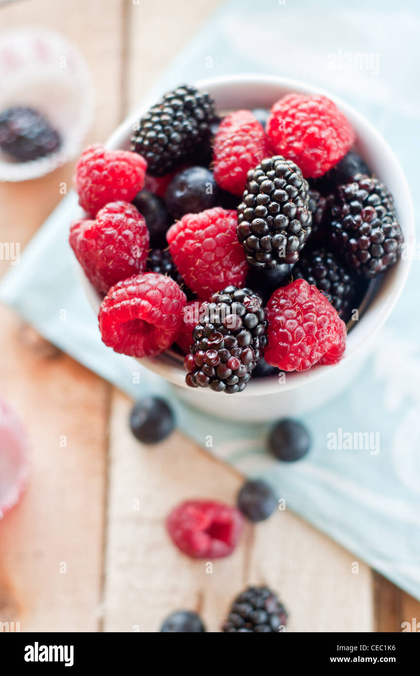 A bowl of fresh summer berries Stock Photo - Alamy