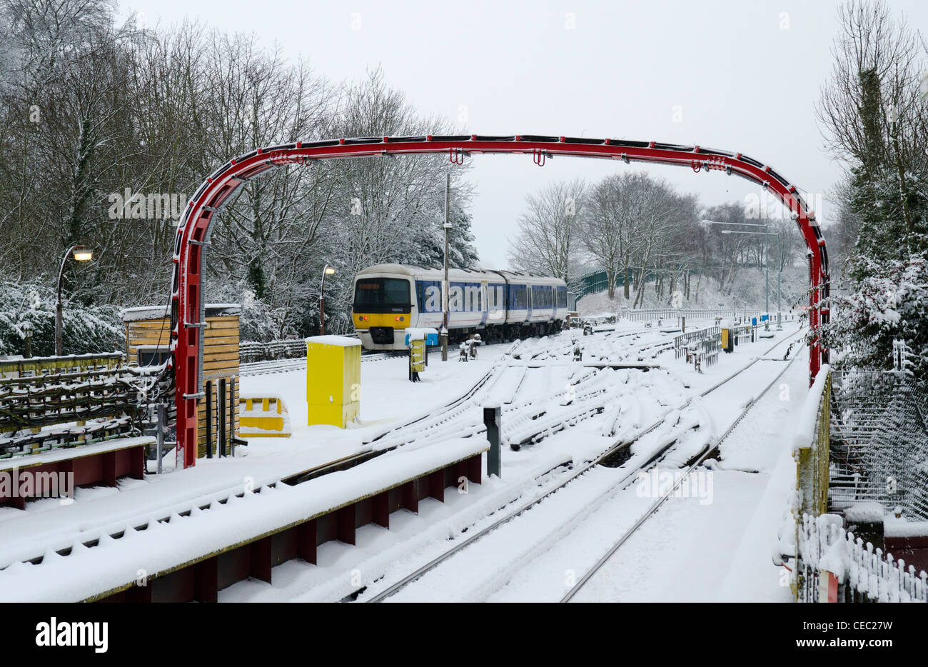 A Chiltern line train just outside Amersham main line and Metropolitan ...
