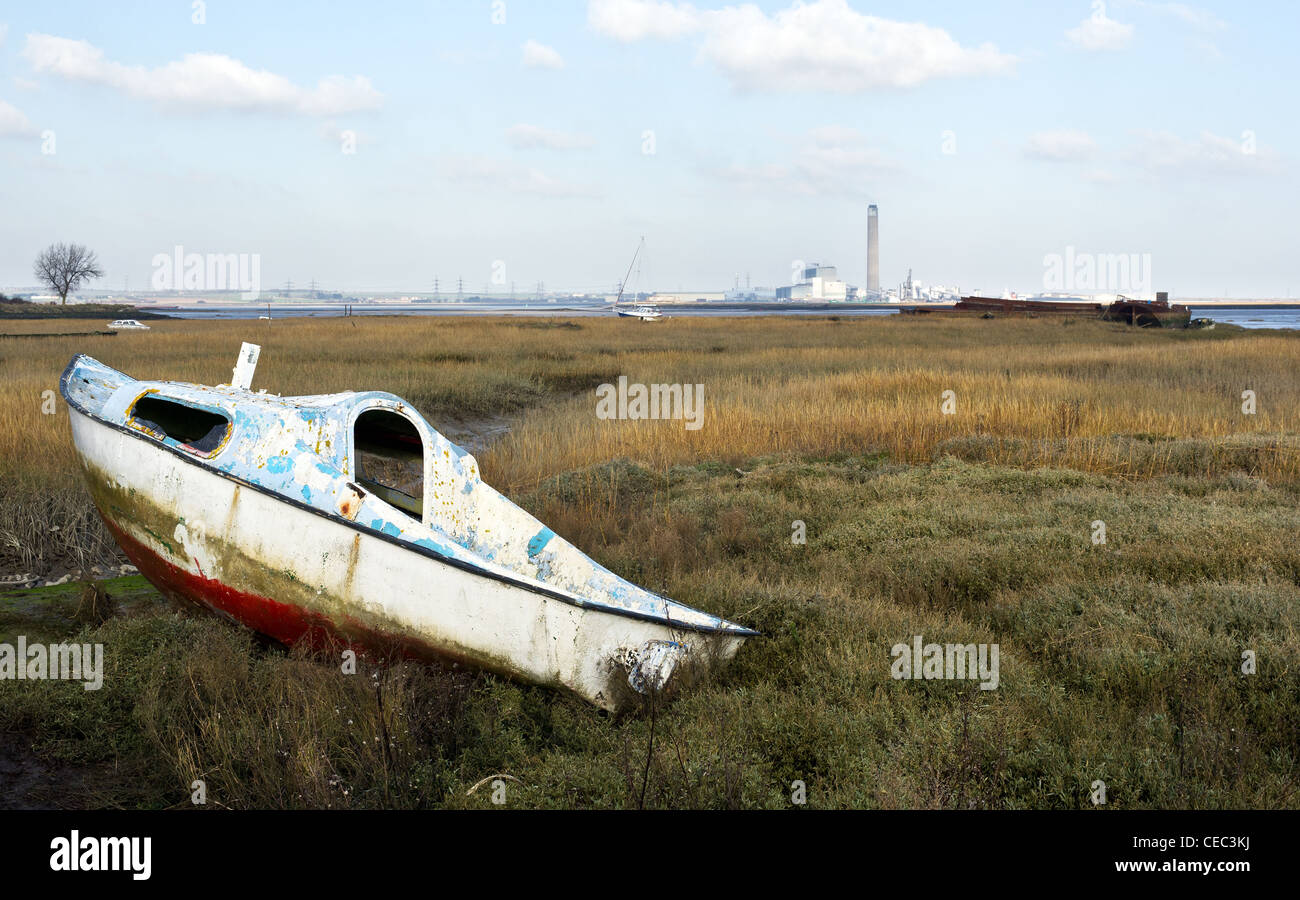 The remains of an abandoned boat on the Medway Estuary Stock Photo - Alamy
