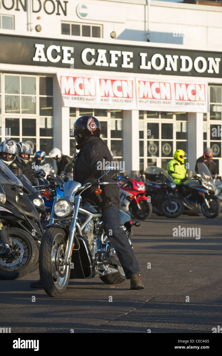 Bikers ace cafe london hi-res stock photography and images - Alamy