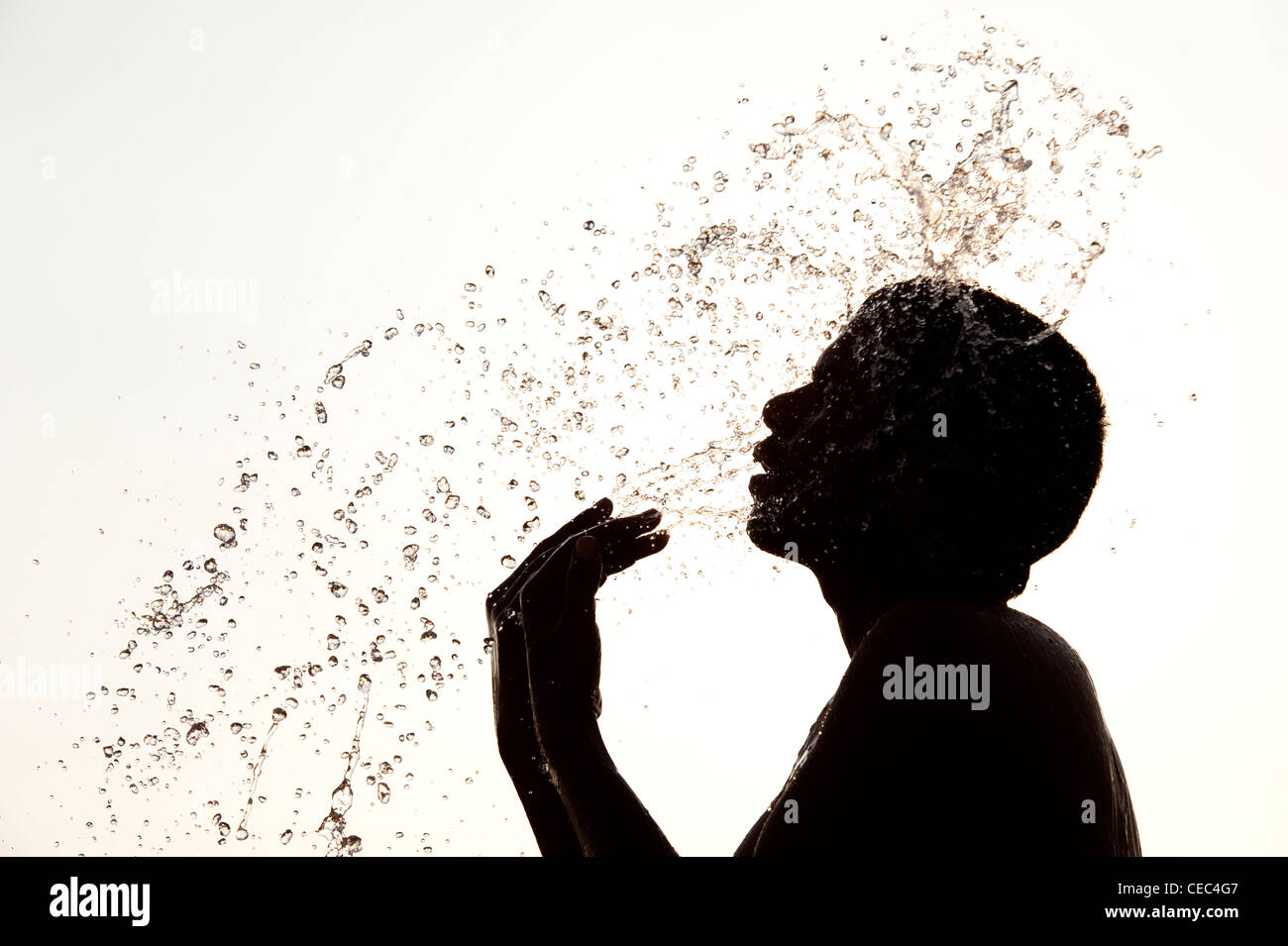 People splashing in water hi-res stock photography and images - Alamy