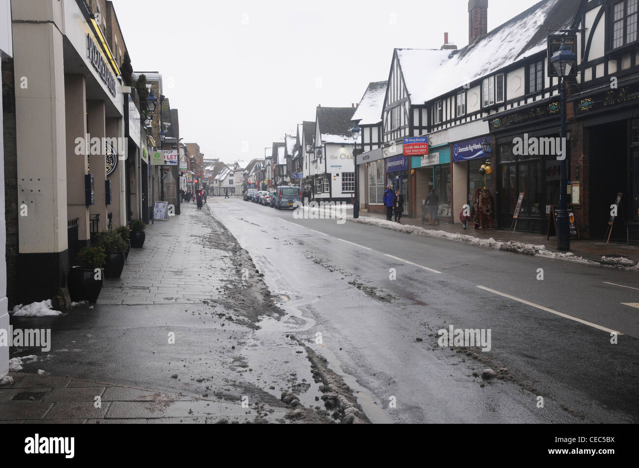 Sevenoaks high street, slush on street, snow on roof, winter Stock ...