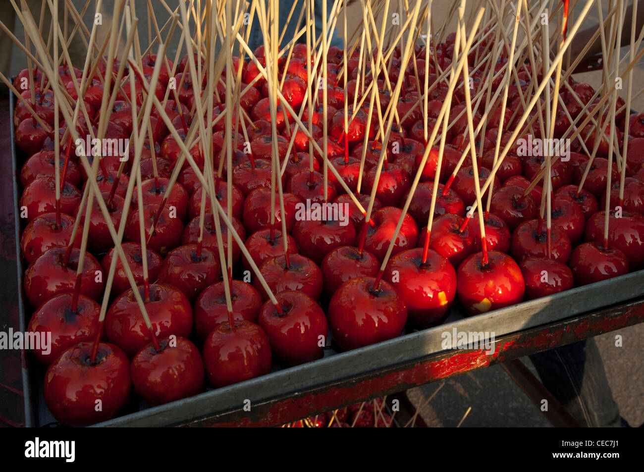 Toffee apples stall hi-res stock photography and images - Alamy