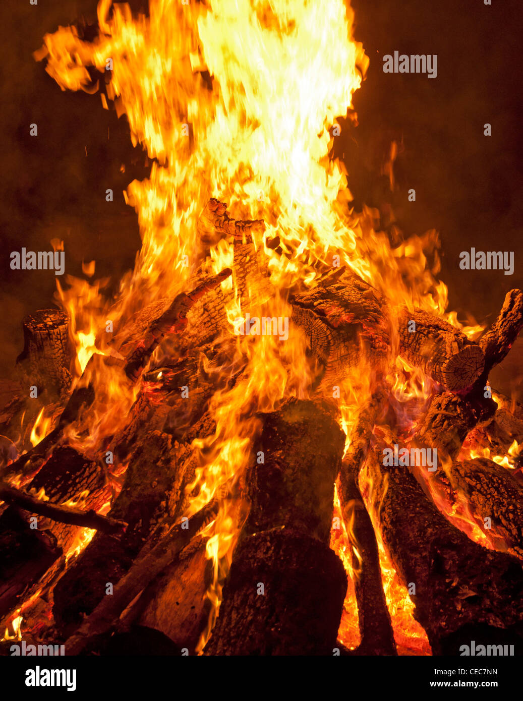 large bonfire at wedding gathering Stock Photo - Alamy