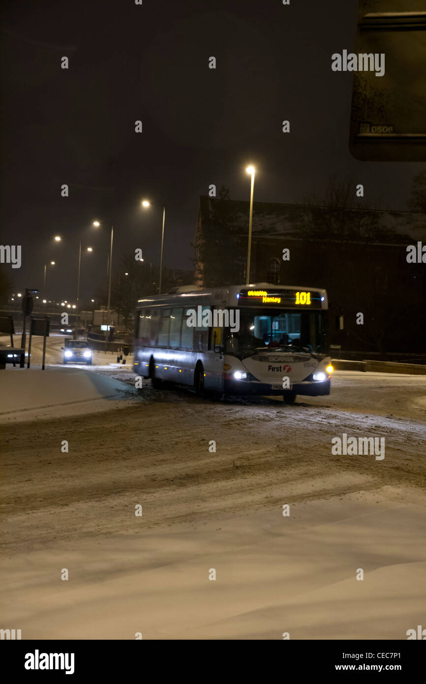 Bus driving snow hi-res stock photography and images - Alamy