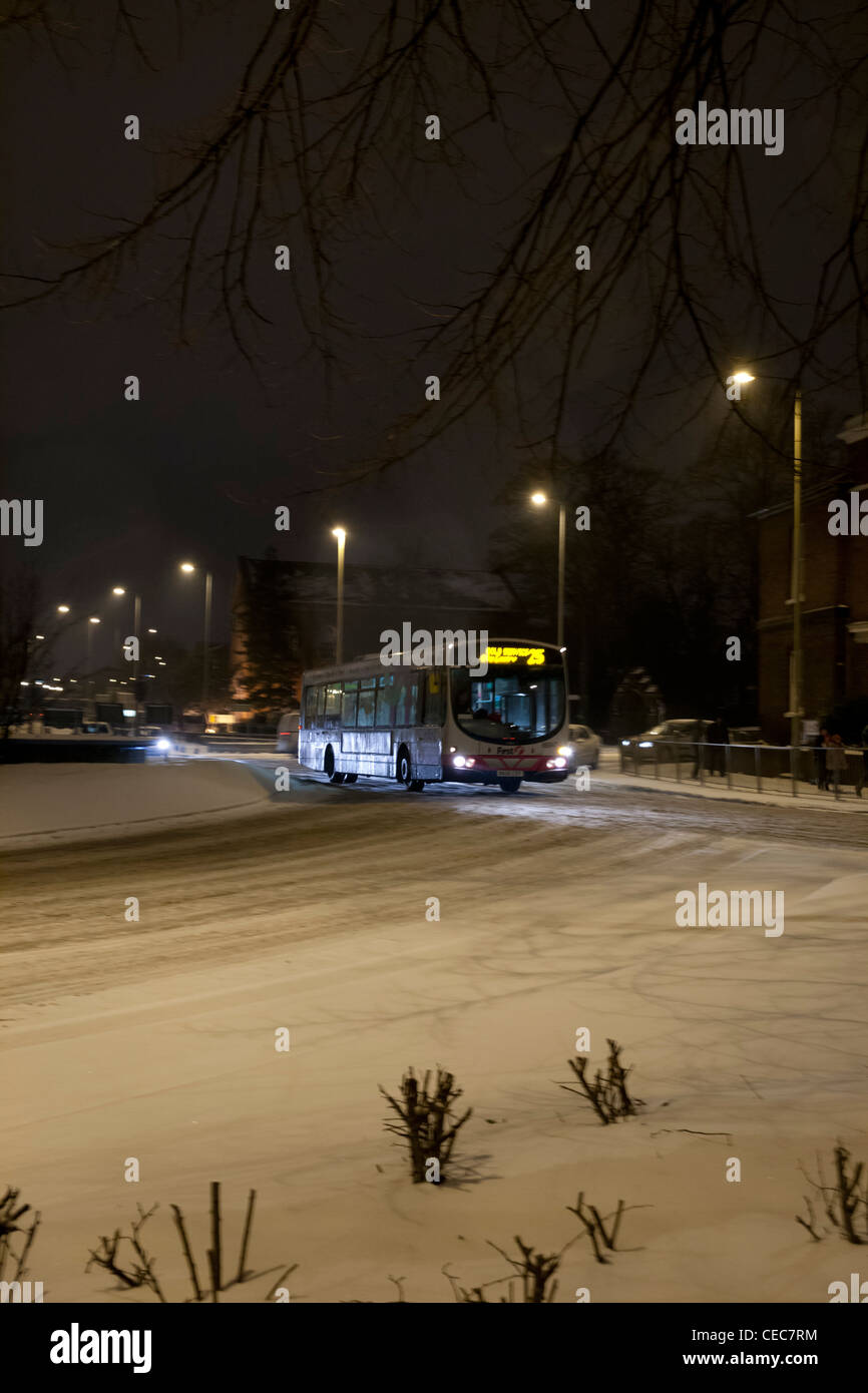 Bus in snow hi-res stock photography and images - Alamy