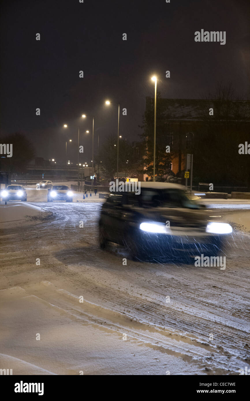 Driving car in night cars hi-res stock photography and images - Alamy