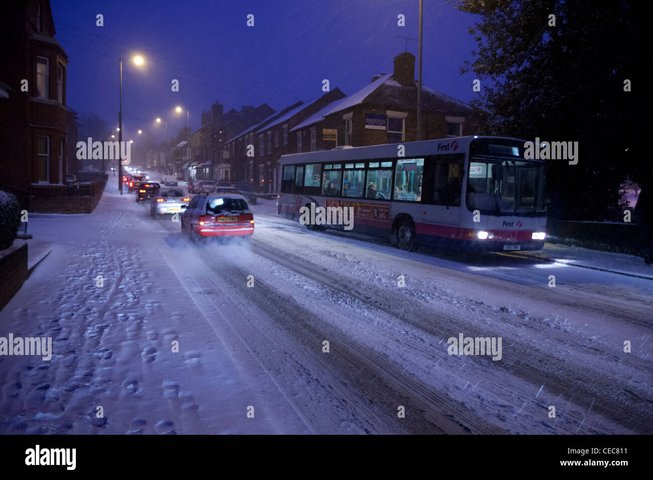 Bus in snow hi-res stock photography and images - Alamy