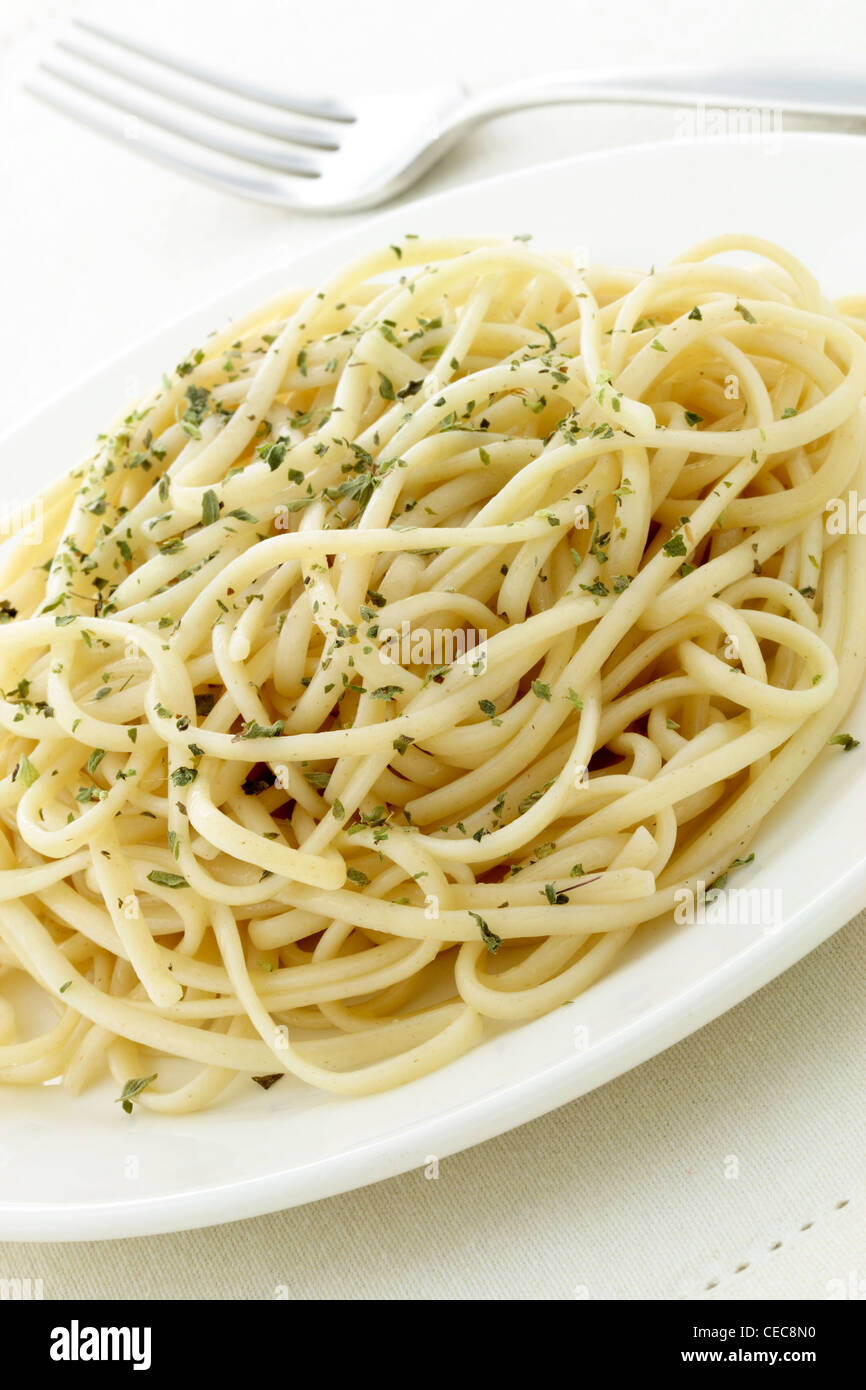 delicious italian plain spaghetti with italian herbs fresh butter and ...