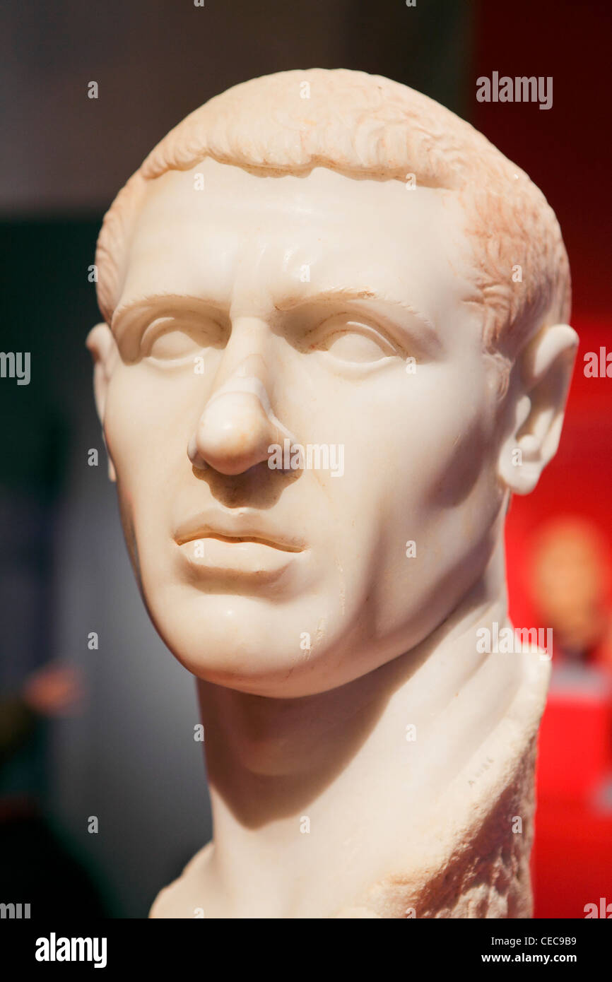 Marble bust of Roman man Stock Photo - Alamy