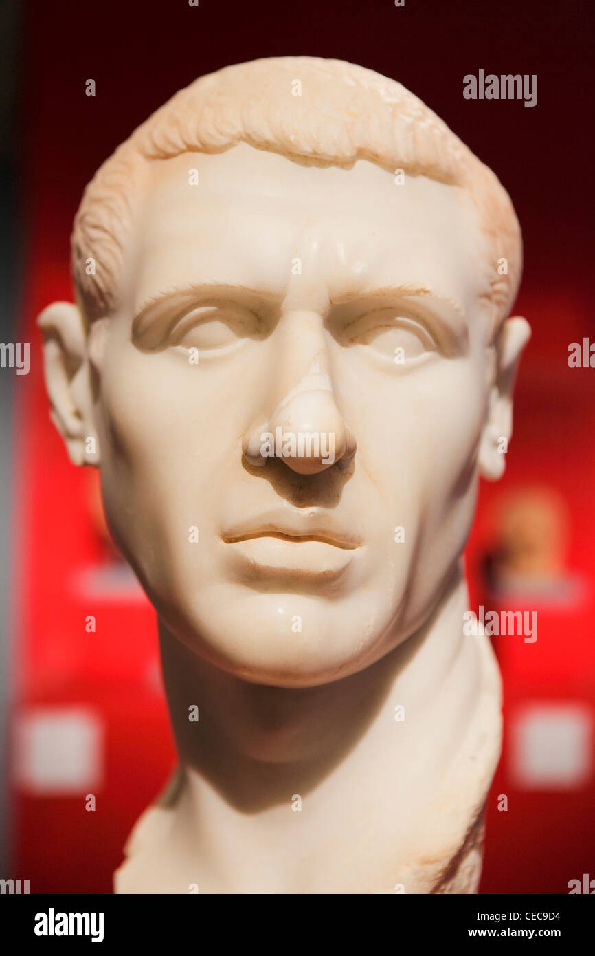 Marble head of unknown Roman man Stock Photo - Alamy
