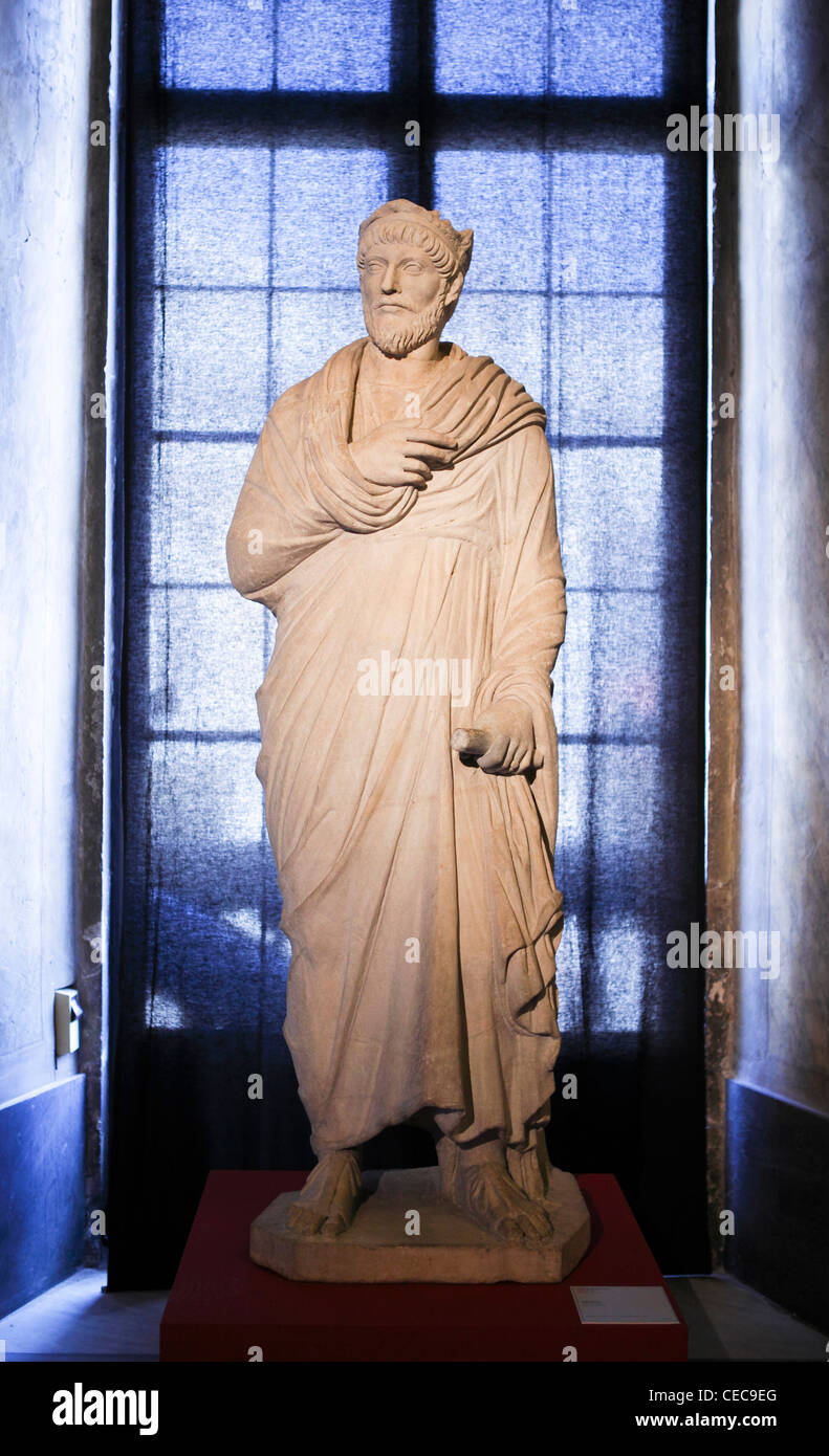 Ancient roman priest hi-res stock photography and images - Alamy