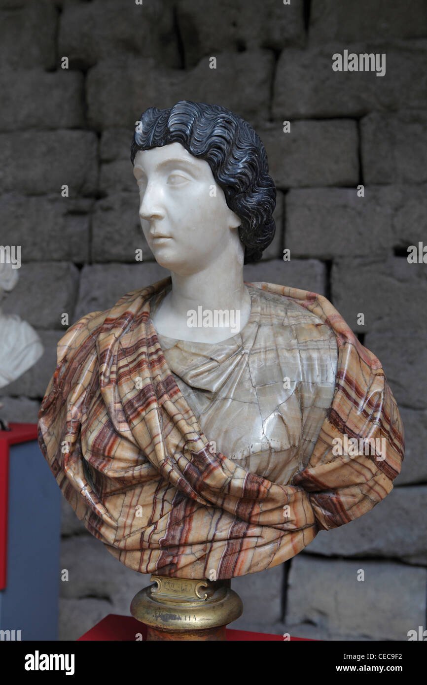 Roman sculpture wig hi-res stock photography and images - Alamy