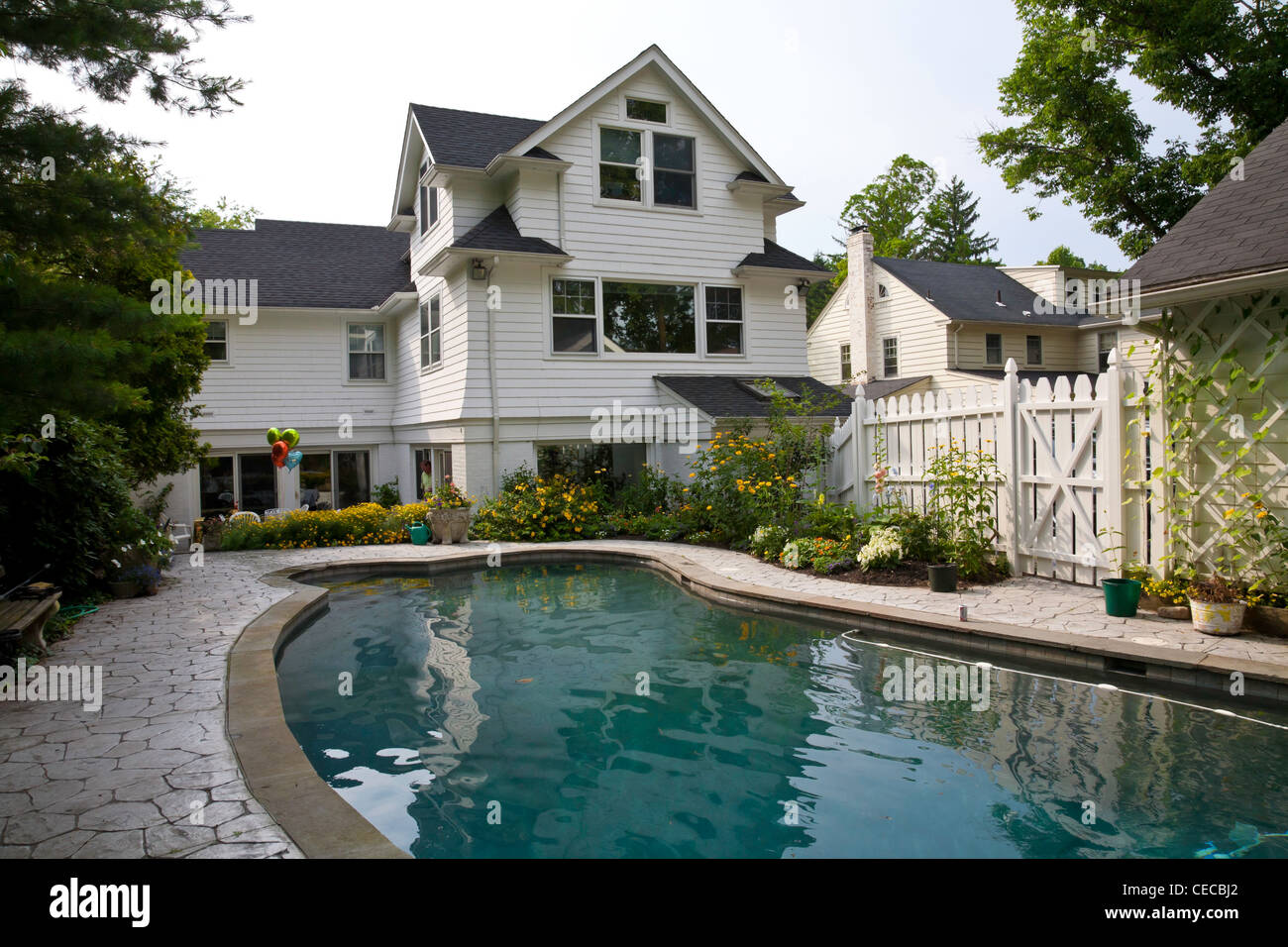 Luxury house rooftop swimming pool hi-res stock photography and images ...