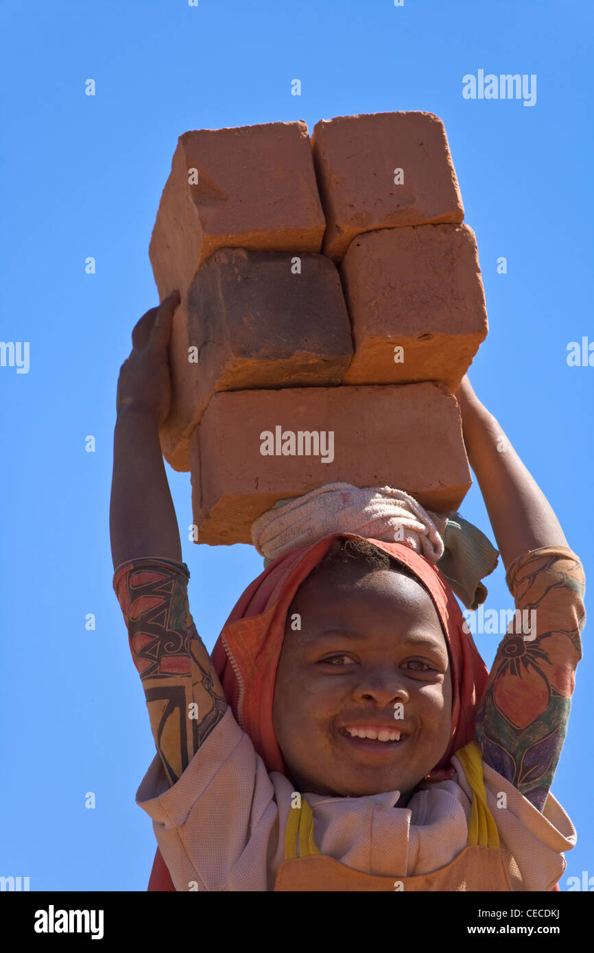 Child labor madagascar hi-res stock photography and images - Alamy