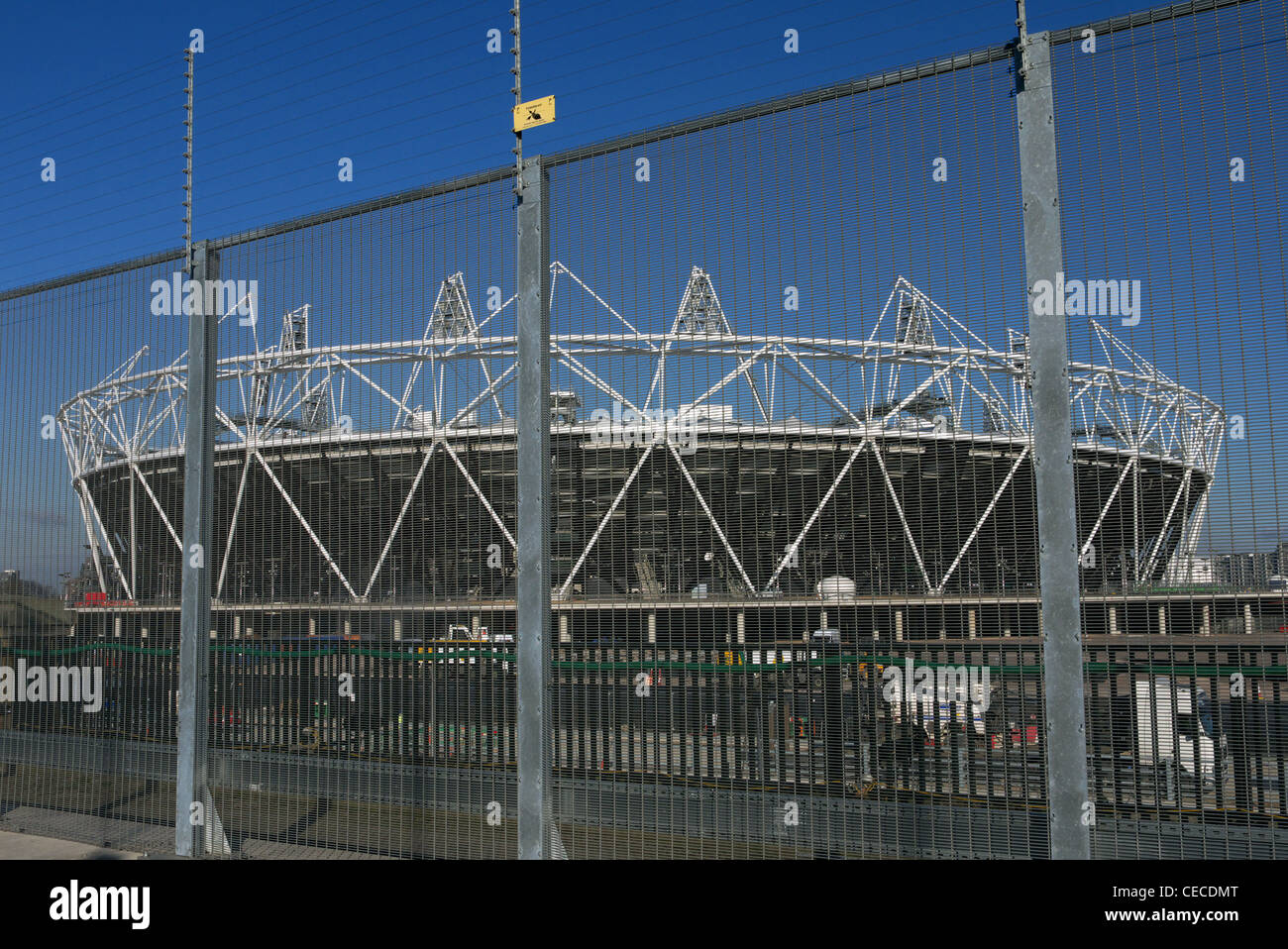 London olympics security stadium hi-res stock photography and images ...