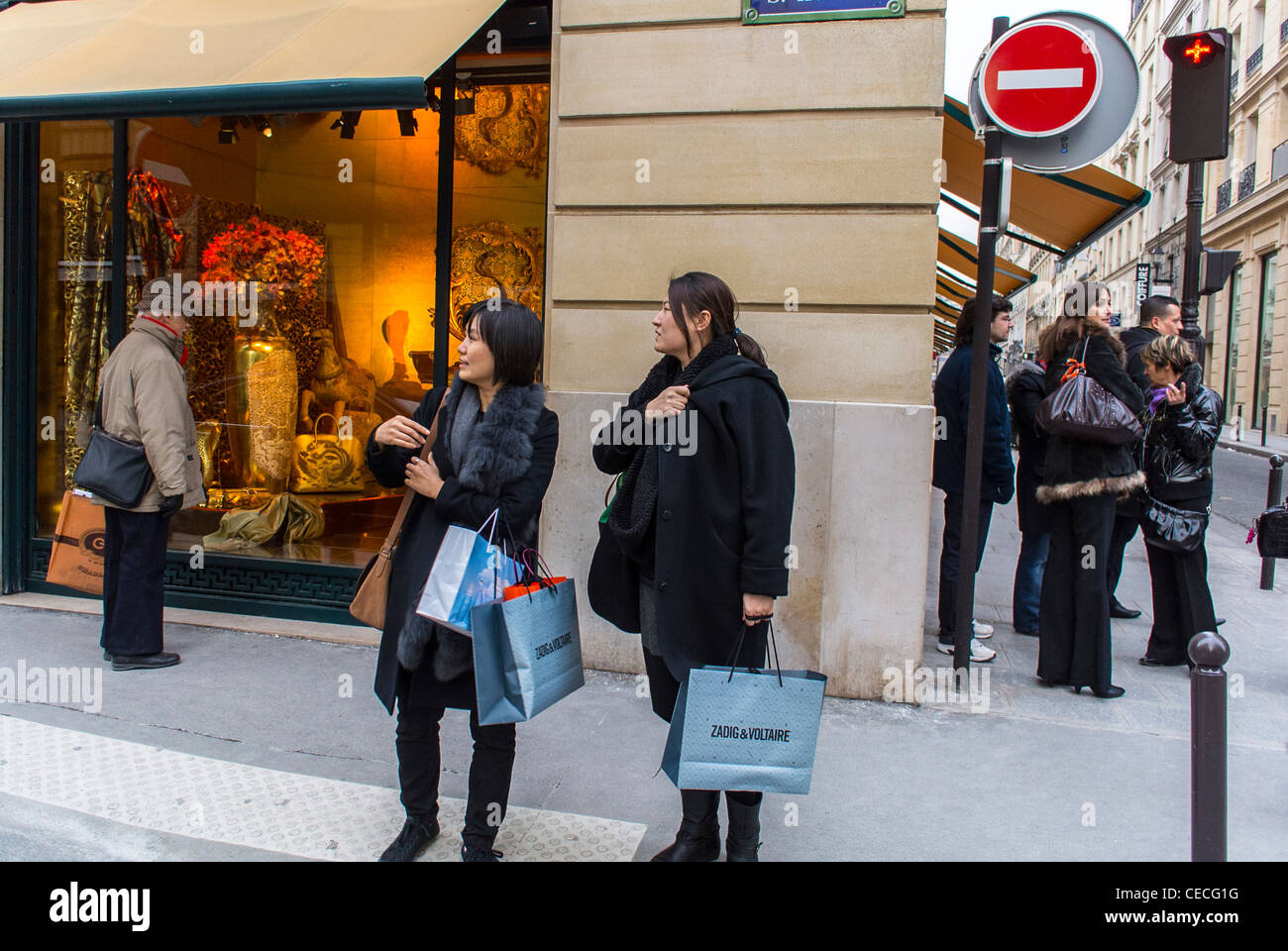 Paris luxury shops street hermes hi-res stock photography and images ...
