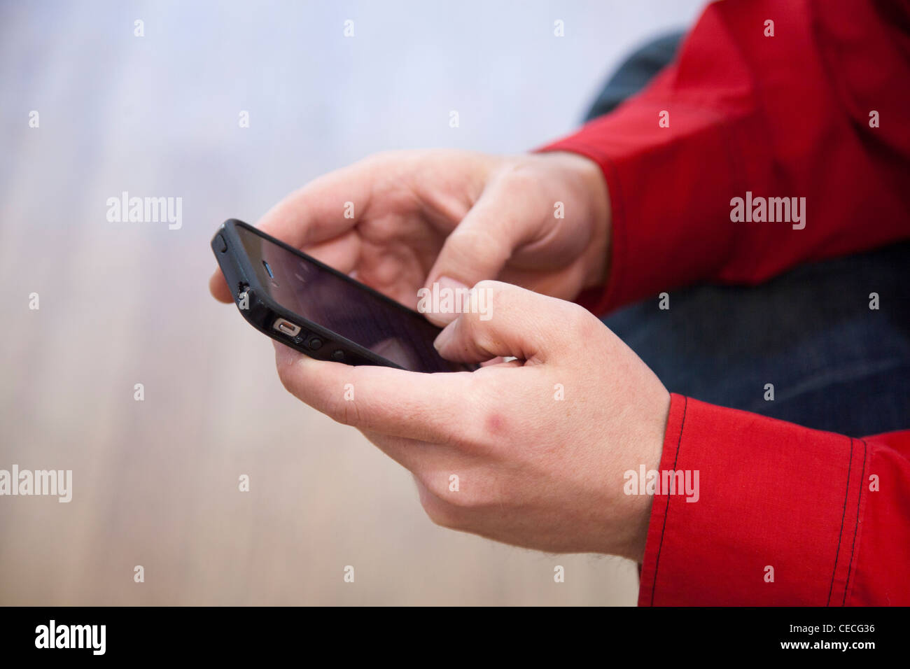 Person sending an email on a smart phone Stock Photo - Alamy