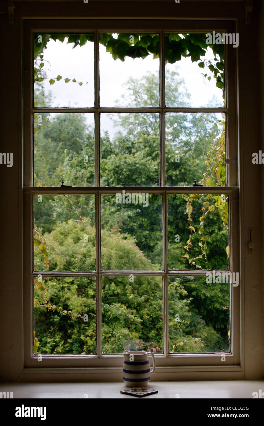 Old wooden sash window hi-res stock photography and images - Alamy