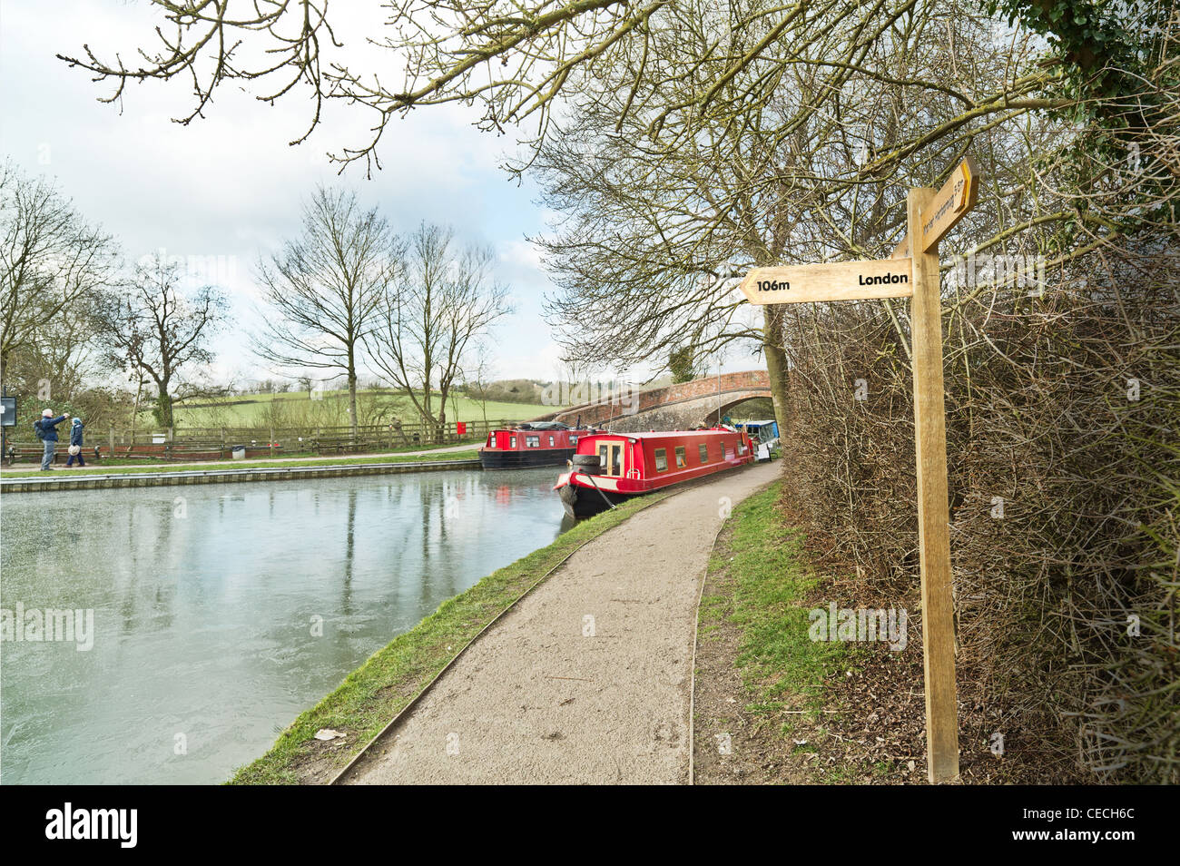 Narrowboat sign winter hi-res stock photography and images - Alamy