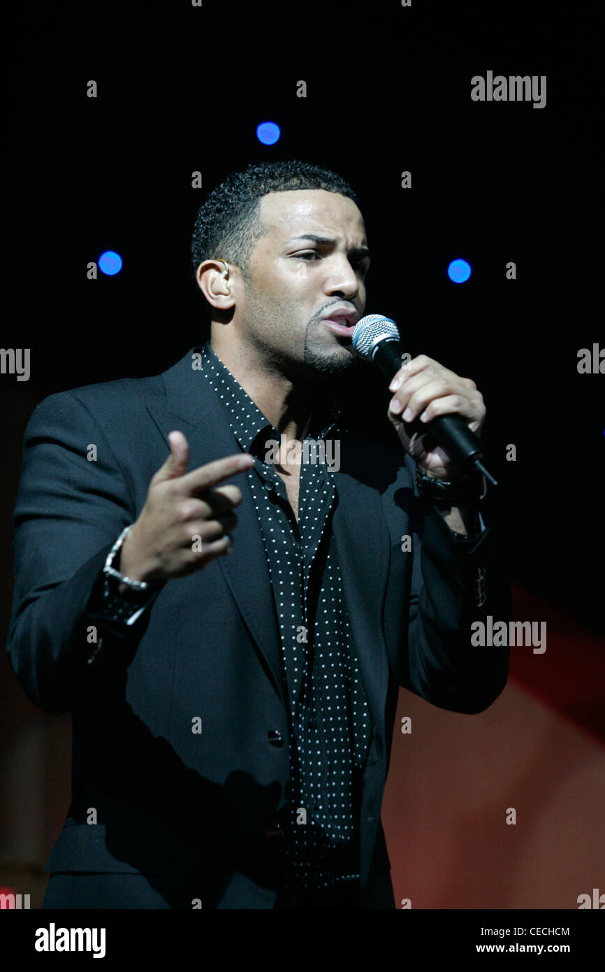 Black british singer hi-res stock photography and images - Alamy