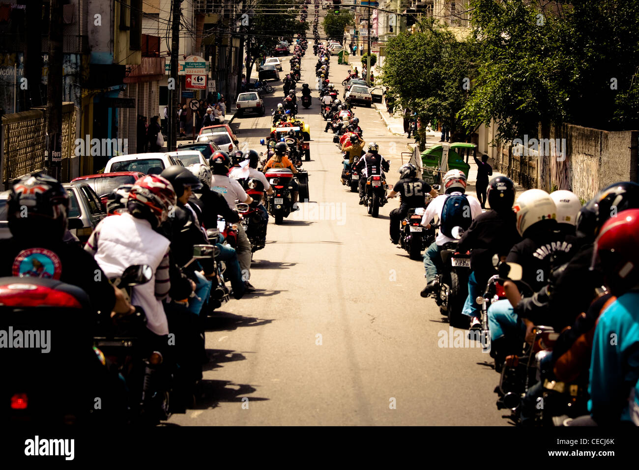 Row of motorcycles hi-res stock photography and images - Alamy