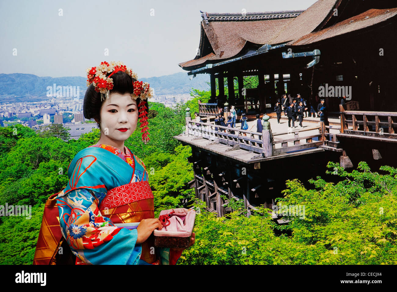 Geisha wearing traditional costume in kyoto hi-res stock photography ...