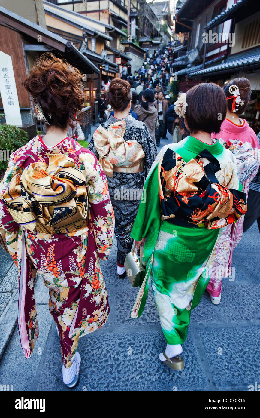 Four japanese women in kimonos hi-res stock photography and images - Alamy