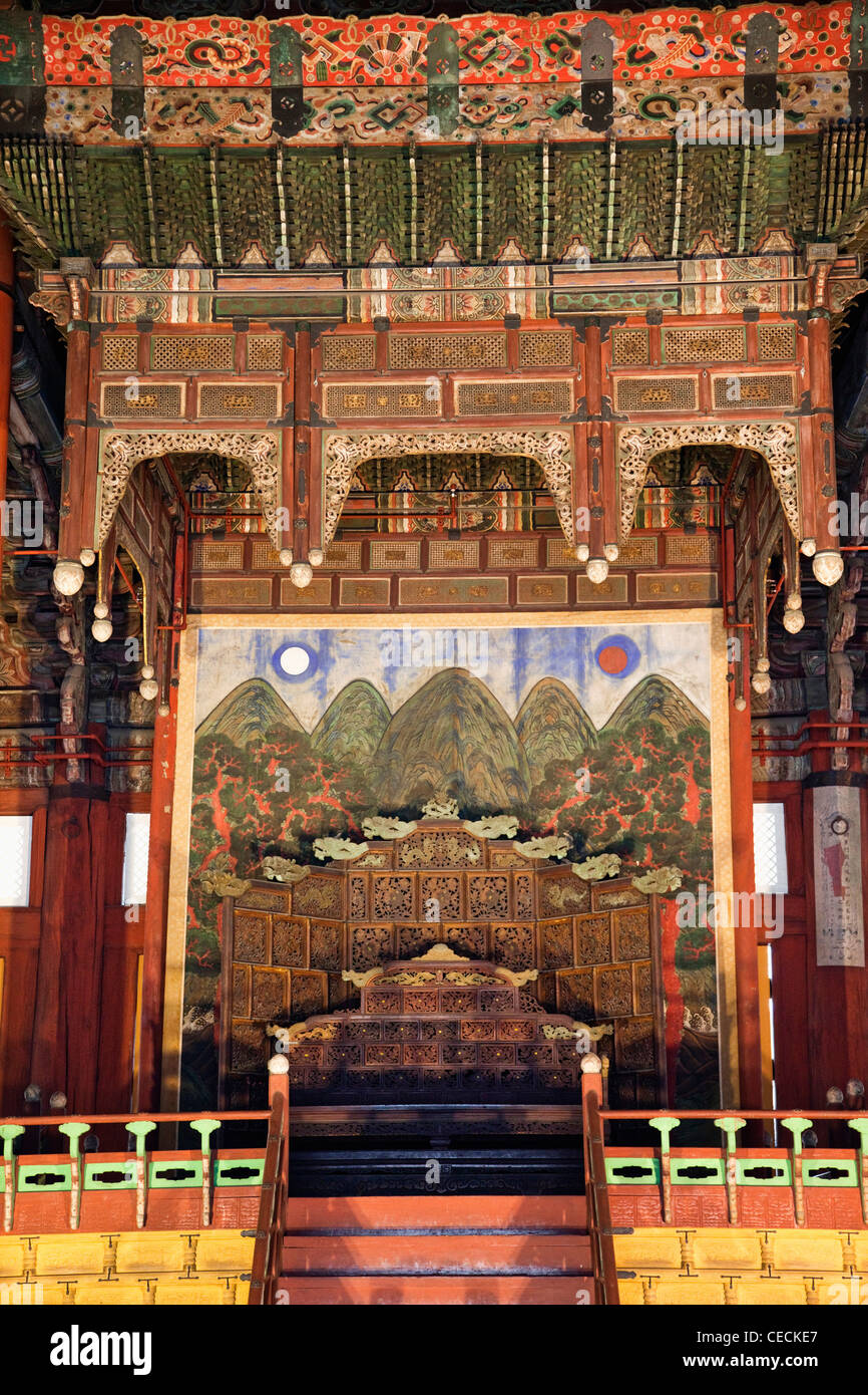 Deoksugung Palace, Ceremonial Throne in Junghwajeon Hall, Korea Stock ...