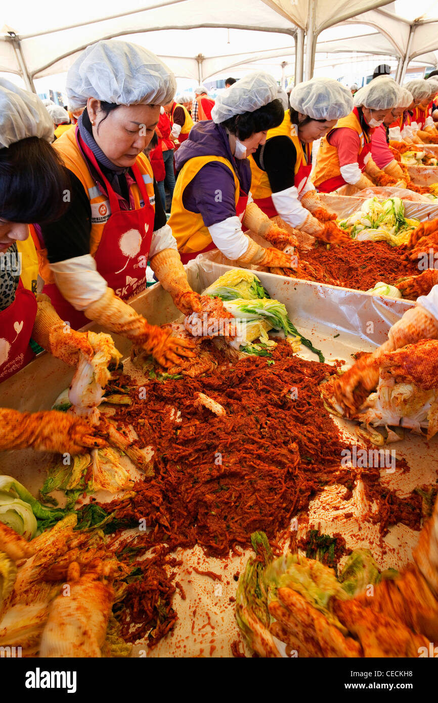 Women making Kimchi, Korea Stock Photo - Alamy