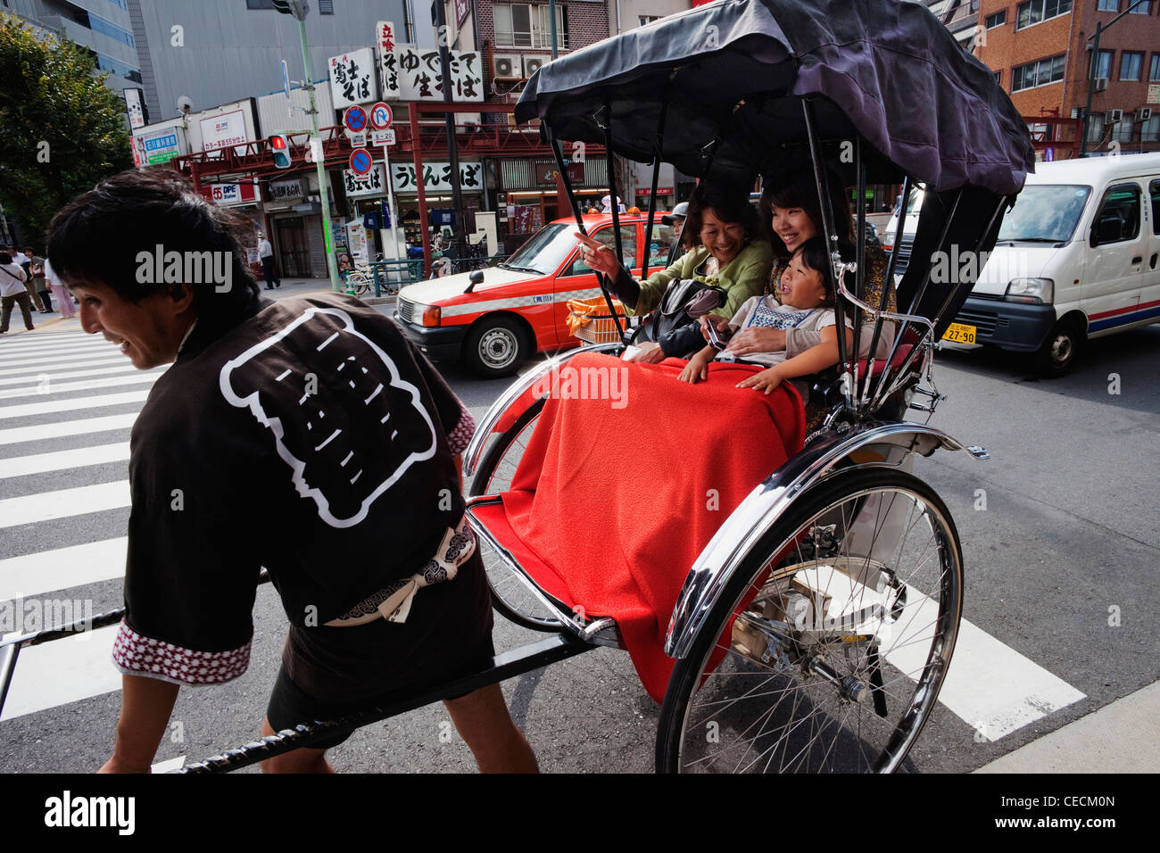 Family taking a Rickshaw ride. Japan,Tokyo,Asakusa Stock Photo - Alamy