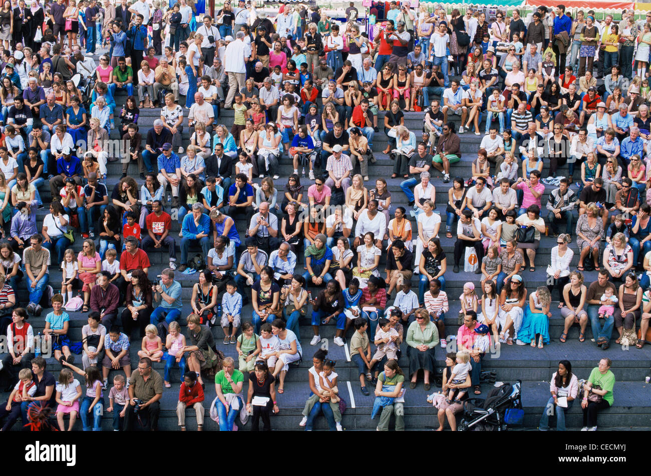 England, London, Southwark, Crowds at City Hall's Scoop Amphitheatre ...