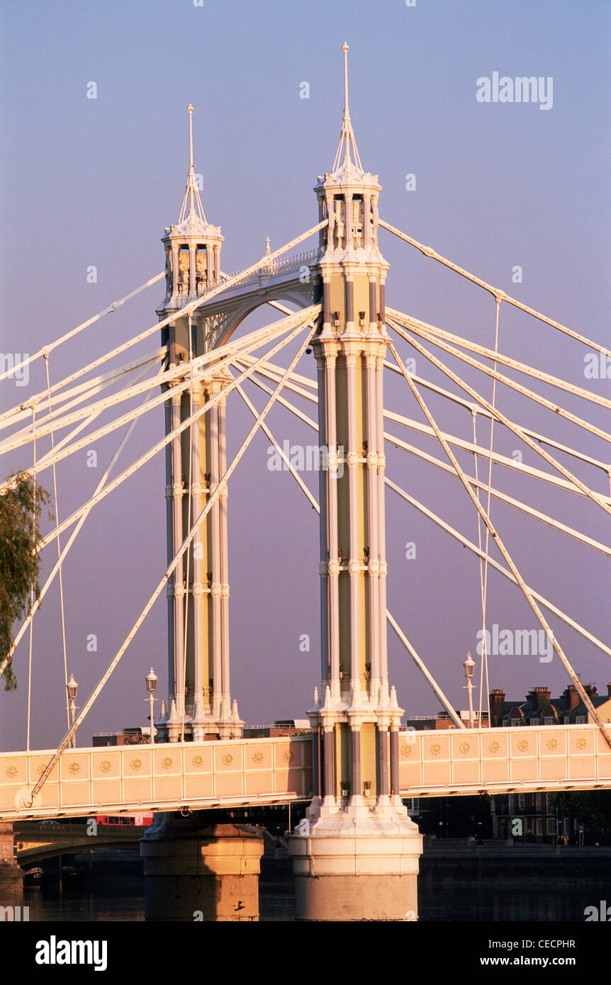 The albert bridge hi-res stock photography and images - Alamy