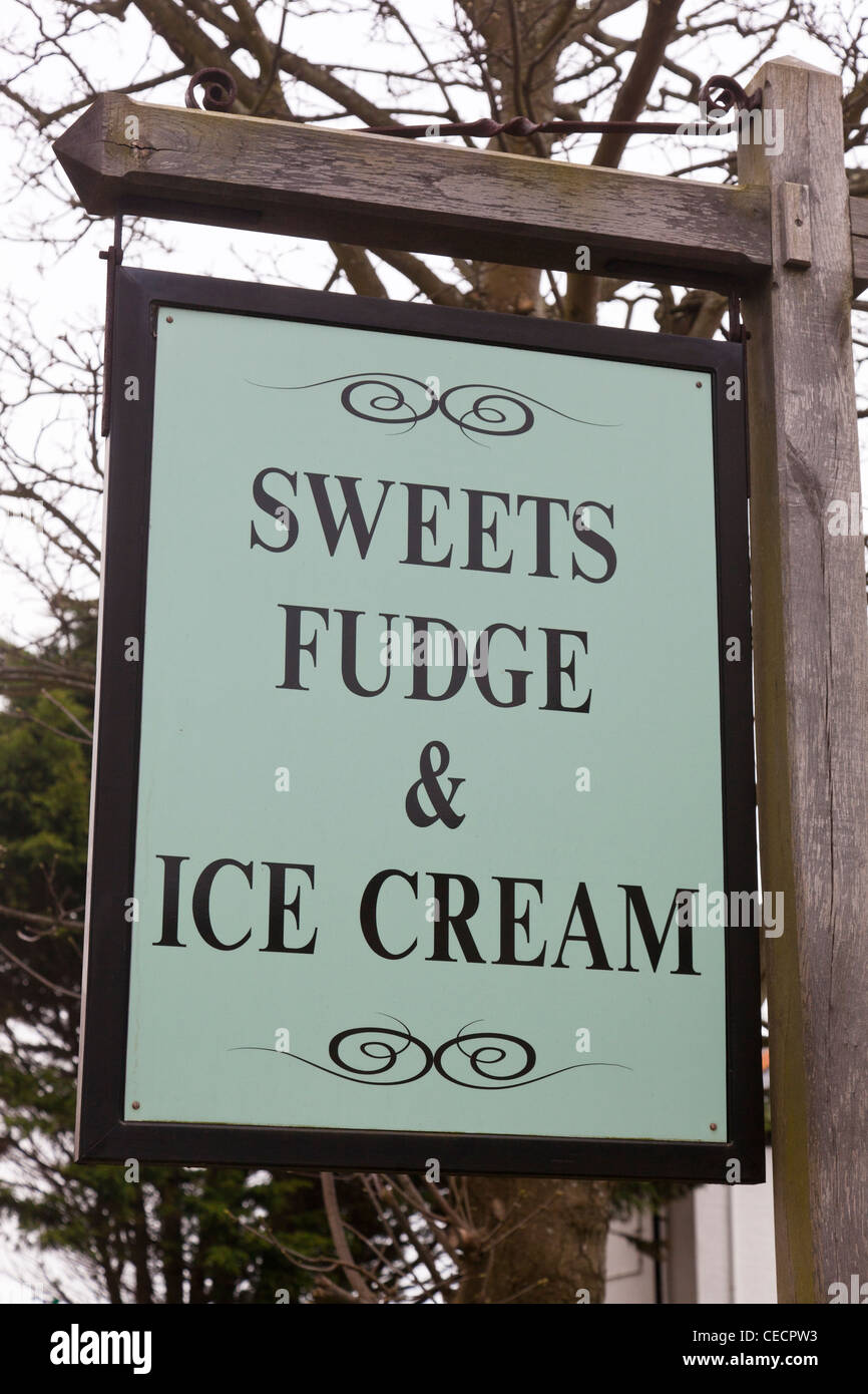 Ice cream signage hi-res stock photography and images - Alamy